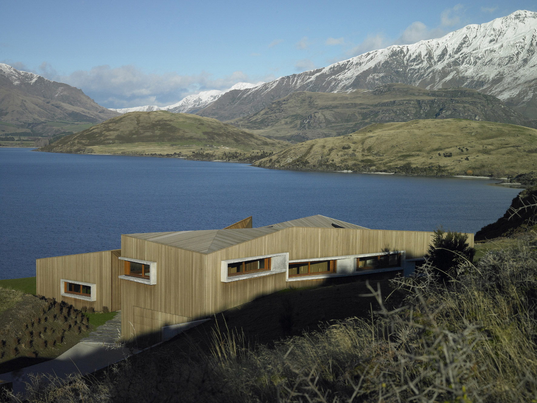 A home built around a rock - Stevens Lawson Architects
