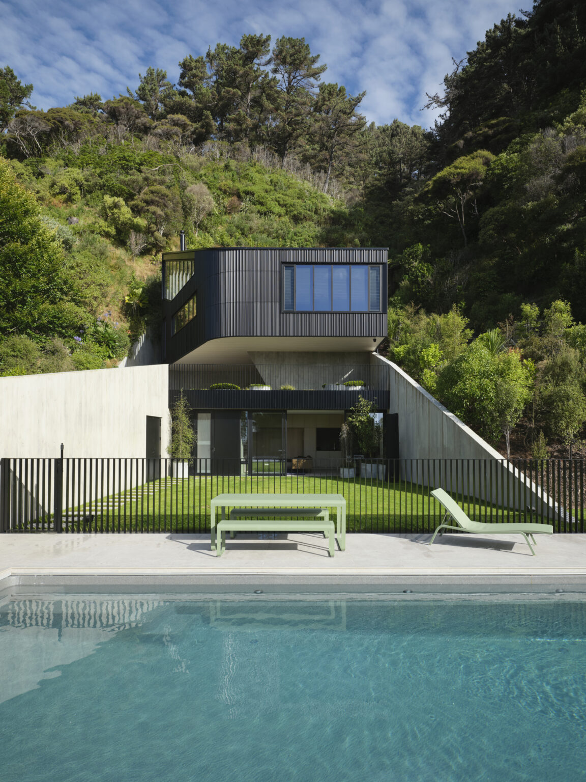 A home built around a rock - Stevens Lawson Architects